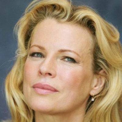 Friss fotóival bukott le Kim Basinger! Átszabatta az arcát a 60 éves ...