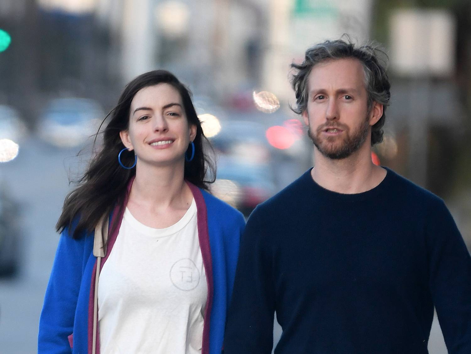 Velvet - Gumicukor - Anne Hathaway lazán, smink nélkül vásárolgatott