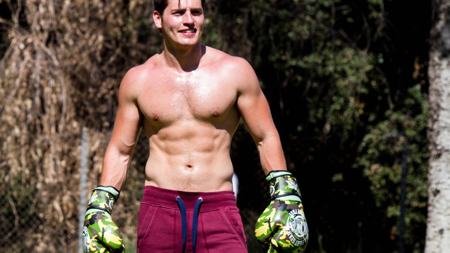 Velvet - Kockahas - Bella Thorne-t otthagyta, de a kondiparkokat nem