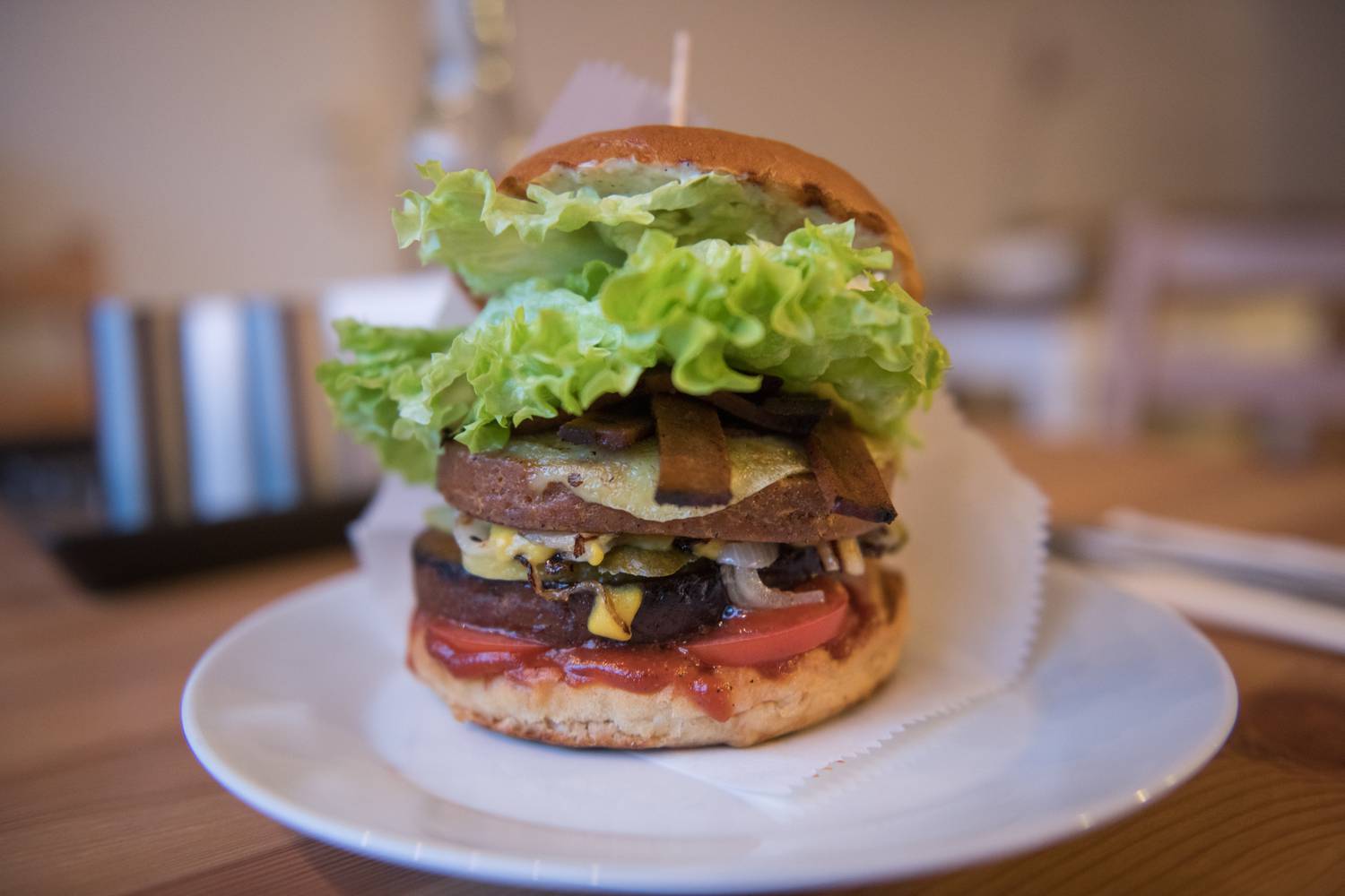 Hamburger pogácsa és csokis süti is működik céklával - Dívány