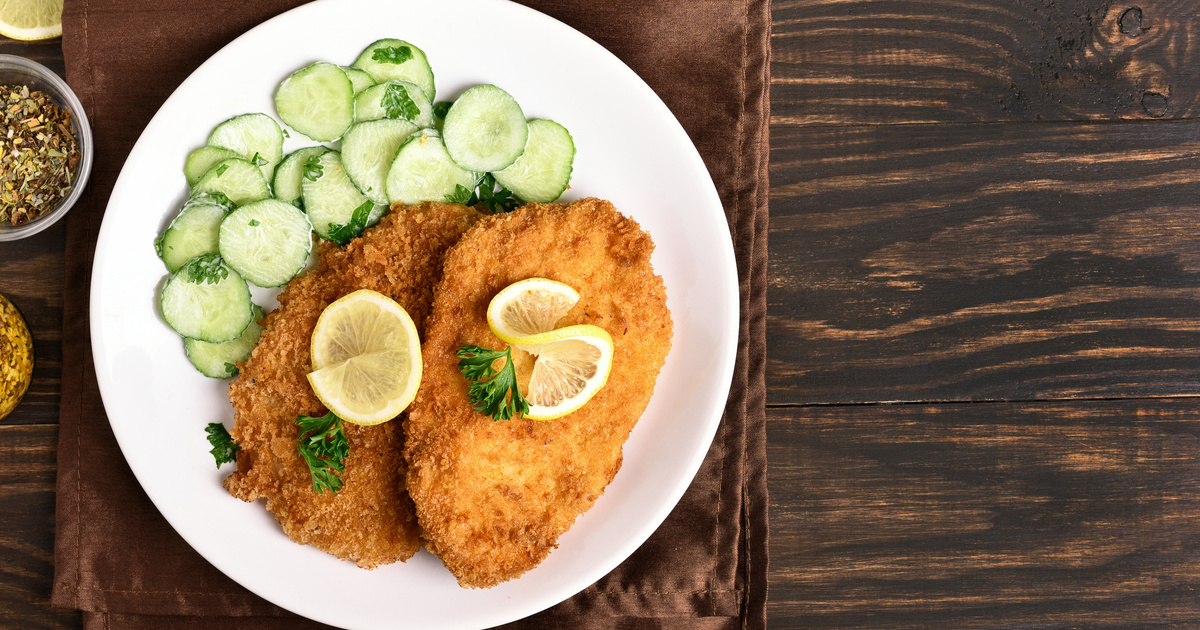 Bécsi szelet citromos pácban pihentetve: ennyi ideig süsd a húst ...