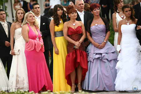 Velvet - Blogok - Anna-báli trend: kicsit kaotikus, de egyre jobb