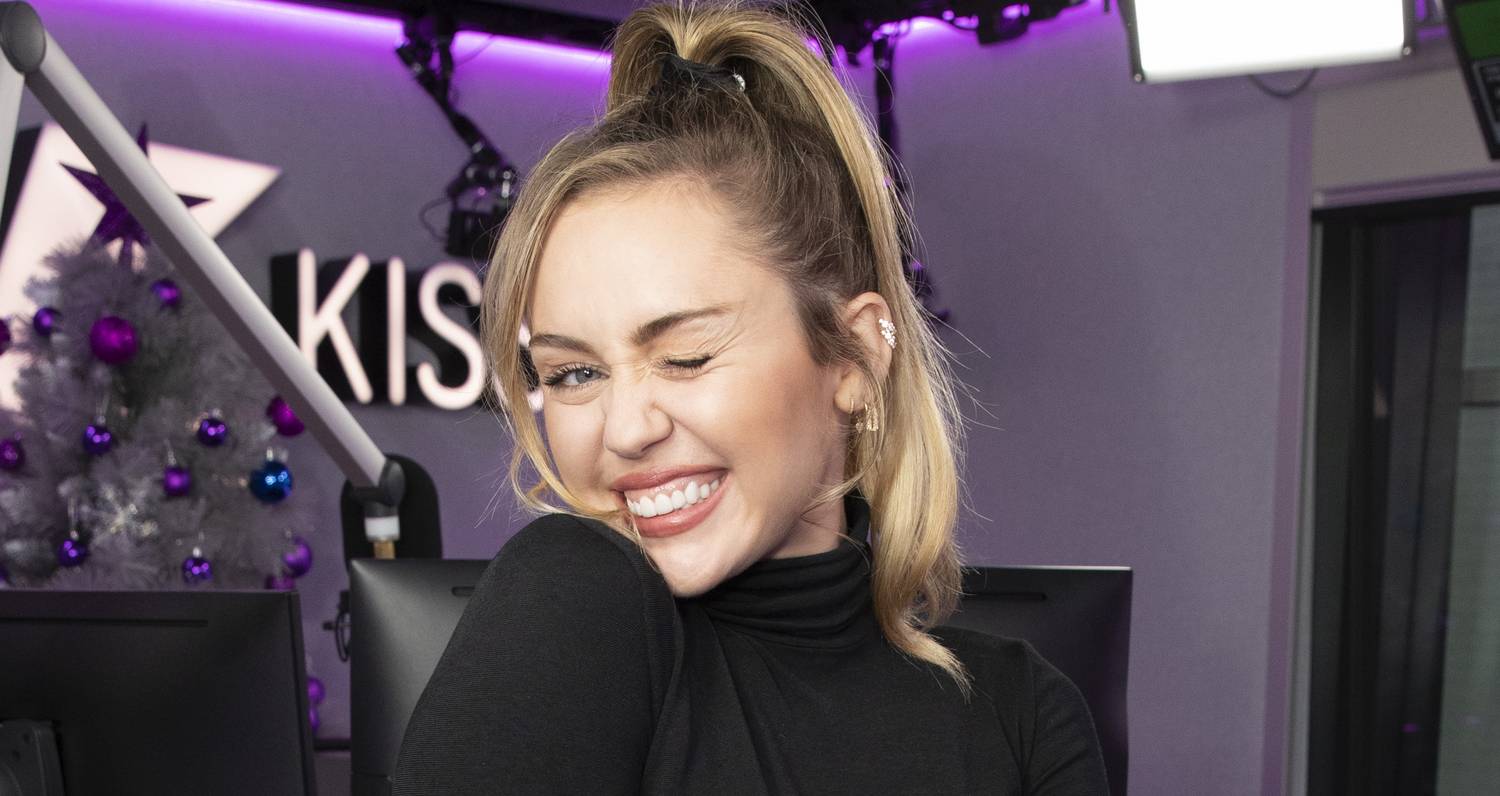 Velvet - Gumicukor - Miley Cyrus gimisként viselkedik új pasija mellett