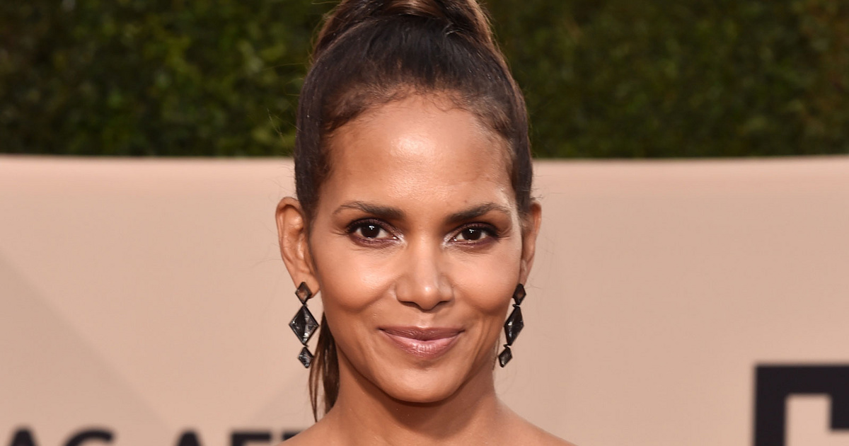 Az 53 éves Halle Berry elképesztő formában van - Bomba alakját a ...