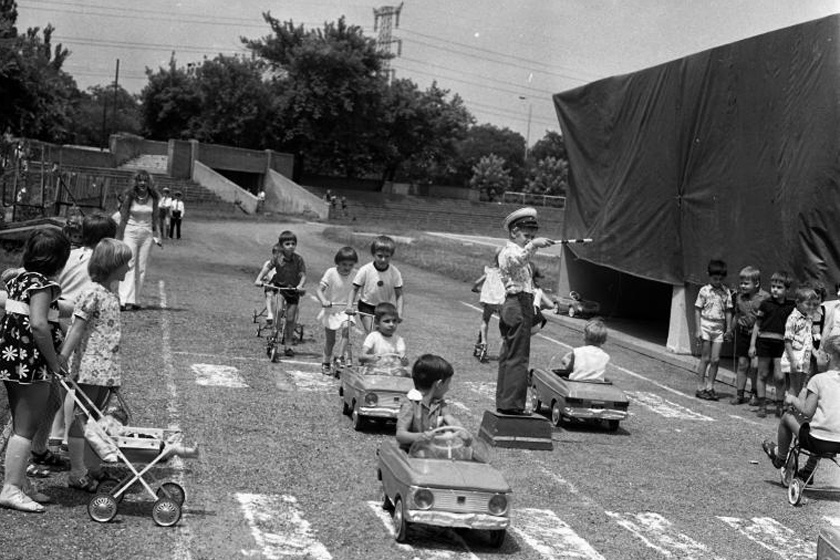 Képeken a 70-es évek gyerekkora: ezeket a játékokat imádták akkoriban a ...