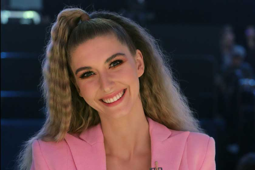 Dallos Bogi tetőtől talpig flitterbe borult: Puskás Peti édesapjával ...