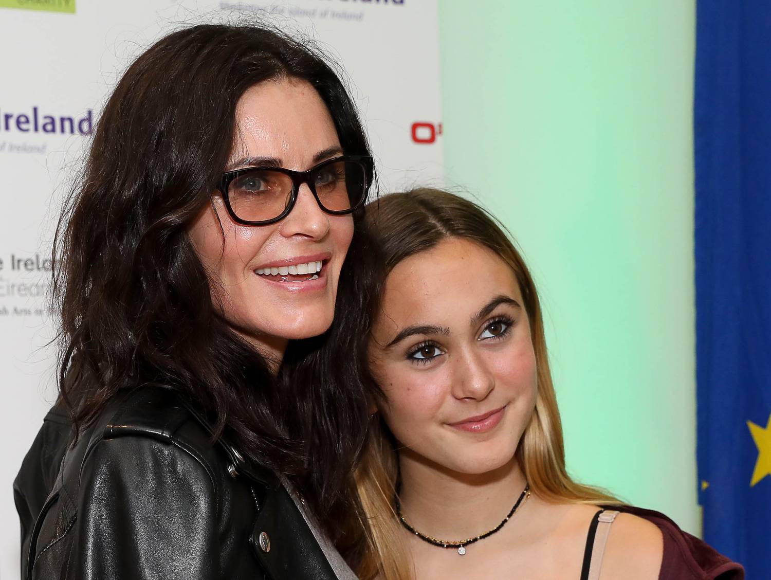 Velvet - Gumicukor - Videó: Courteney Cox lánya egész jól énekel
