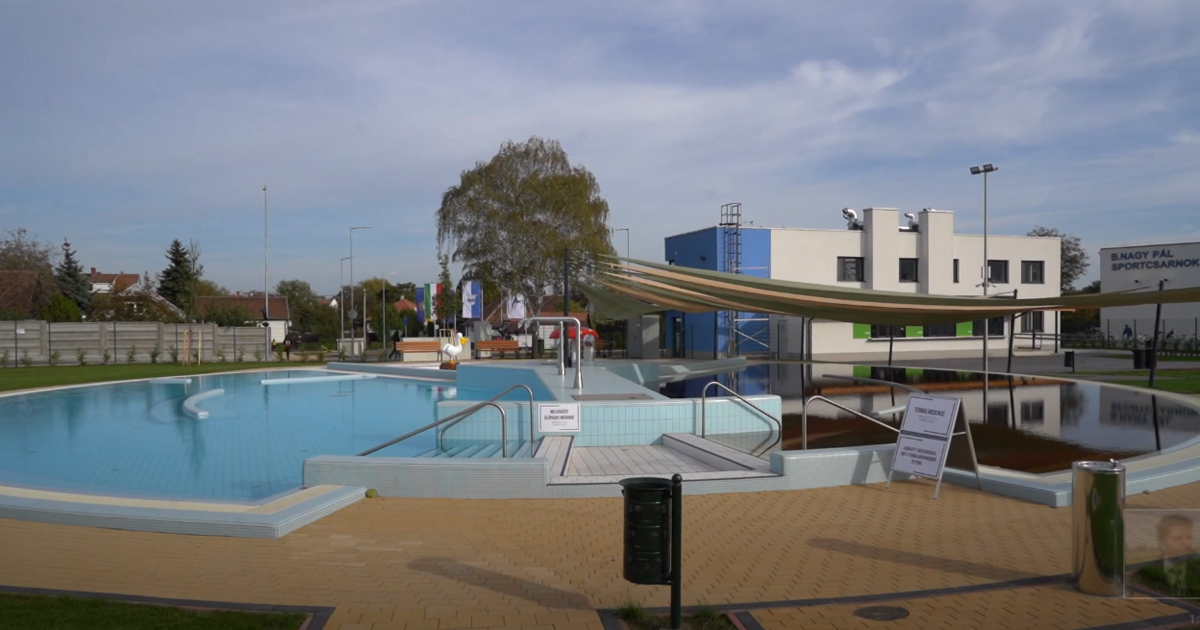 Index - Belföld - Meglőtték a zuhanykabint a szolnoki strandon