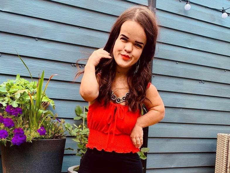 Velvet - Élet - Rászálltak a törpefetisiszta férfiak a kisnövésű ...