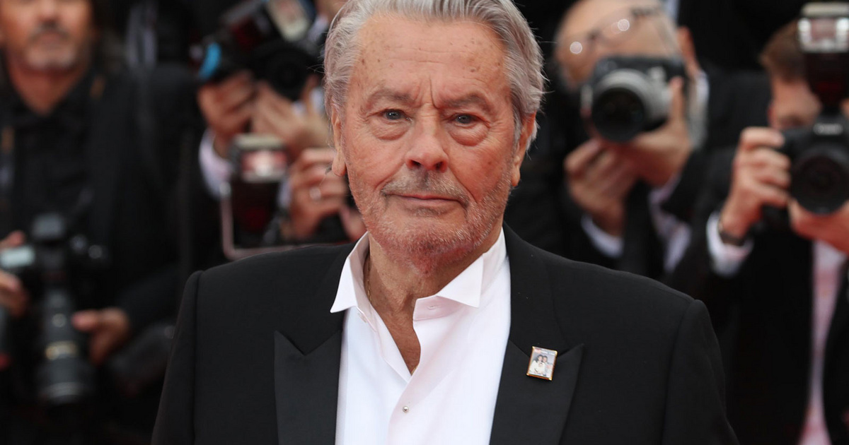 Alain Delon így cukiskodott a kisunokájával: lánya osztotta meg a ...