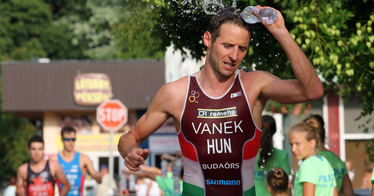 Index - Sport - Vanek Ákos felajánlotta a Csik Ferenc-díjért kapott ...