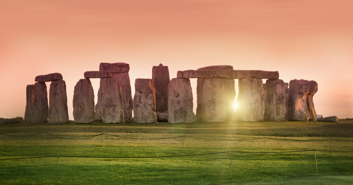 A férfi étkezőszékért indult az aukcióra, végül megvette a Stonehenge-t ...
