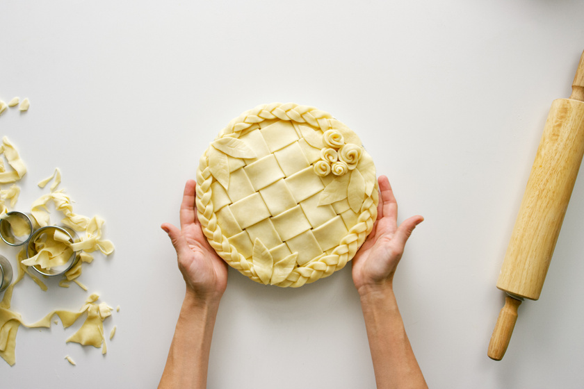 Így lesz mutatós a házi pite: rácsozhatod, de kiszúrót is használhatsz ...