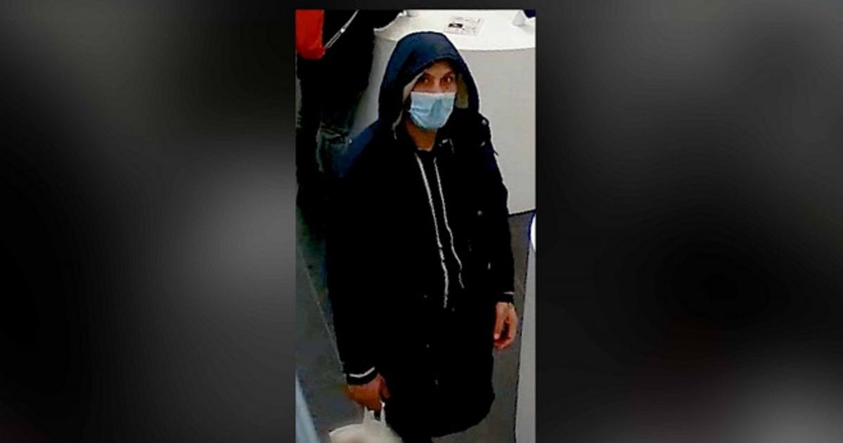 Index - Belföld - Videón látszik, ahogy egy férfi ellop egy okosórát a ...