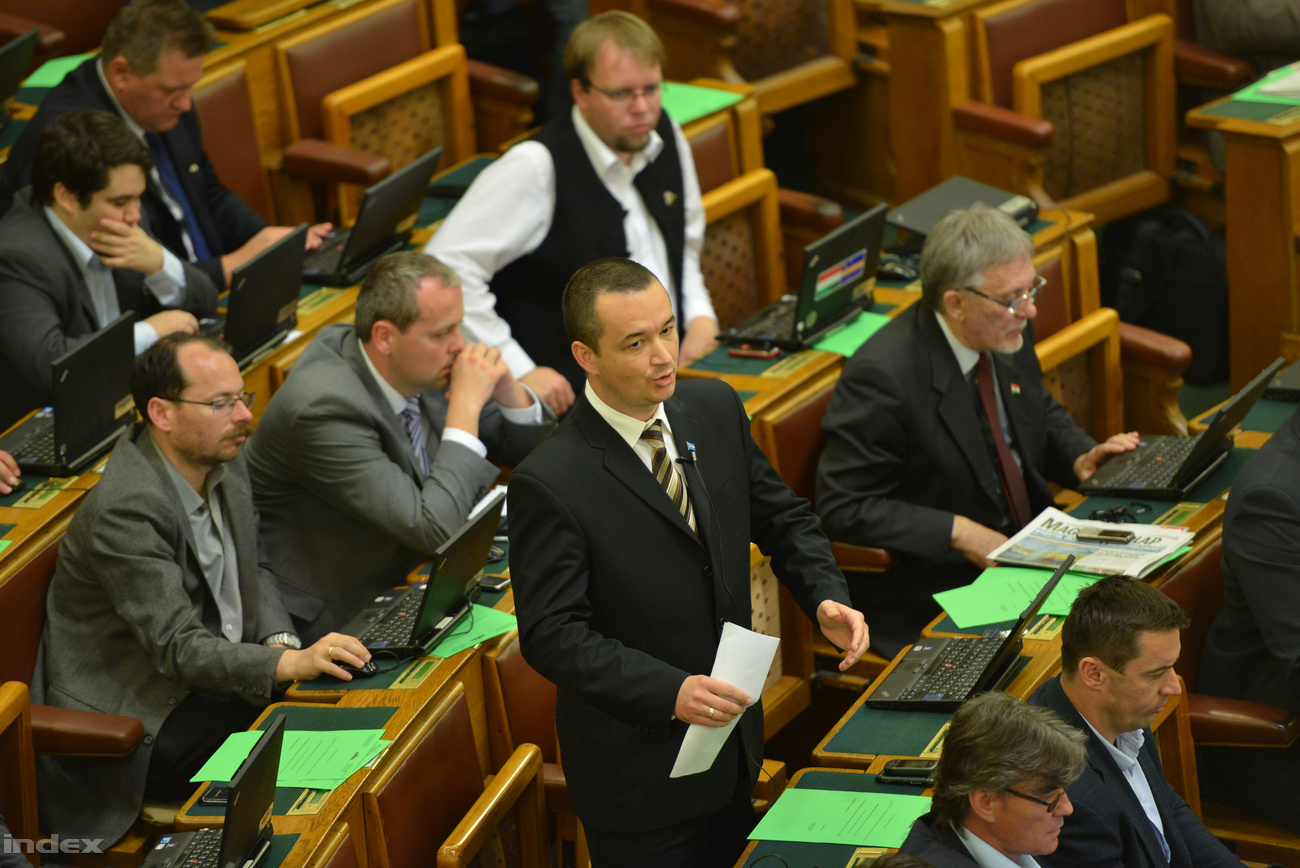 Index - Belföld - Trafikozás-laborcozás, és a távolban egy fehér bitófa