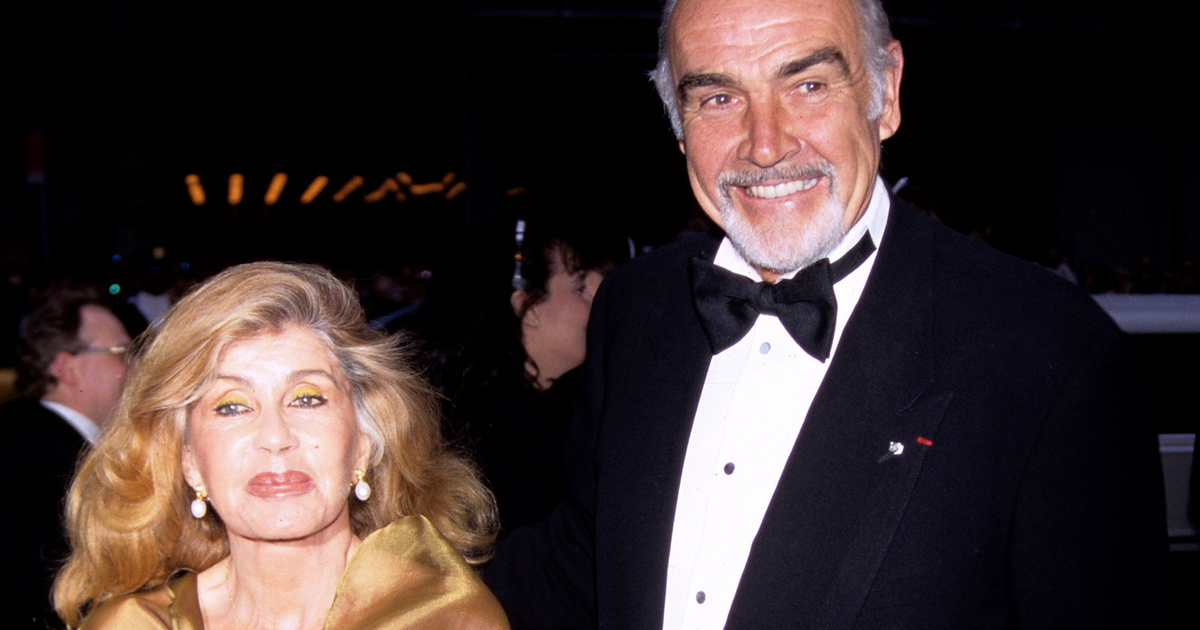 Sean Connery 93 éves özvegye bikiniben: lányunokája szerint bőven ...