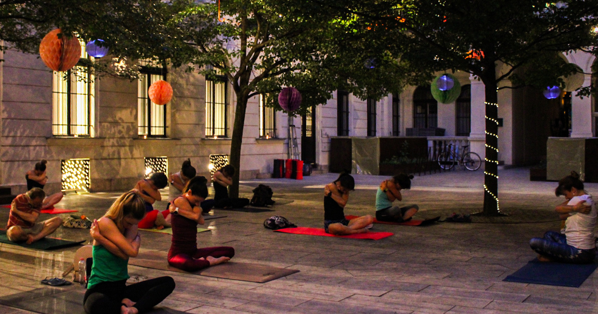 Index - Kultúr - Maratoni jógaóra és élőzene a Jógák Éjszakáján