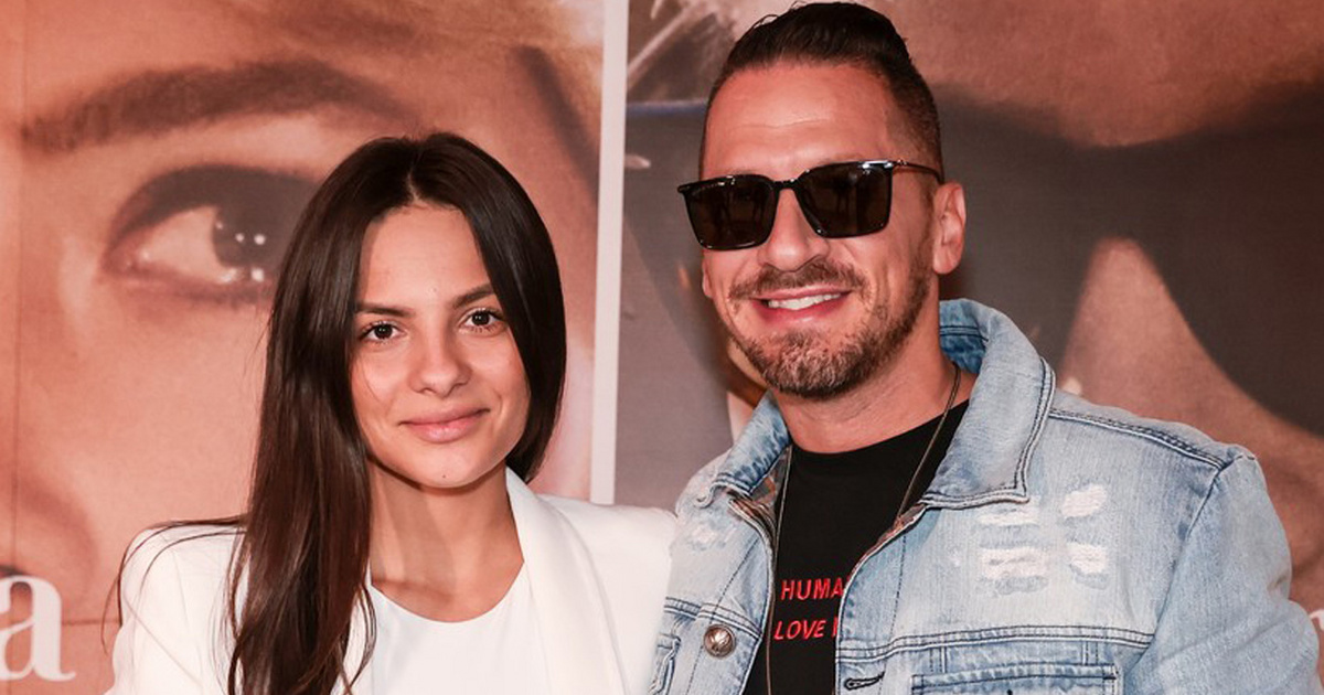 Vastag Csaba gyönyörű párjával lépett a vörös szőnyegre: Evelinnel egy ...