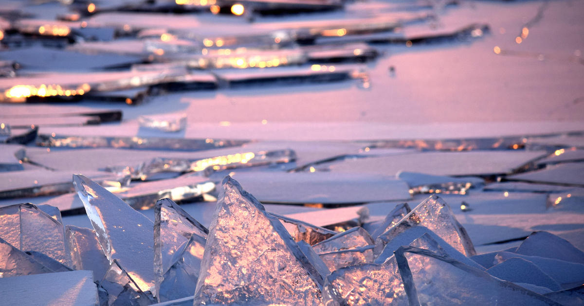 Gyönyörű képek a befagyott Balatonról: a tó jegesen is meseszerű ...
