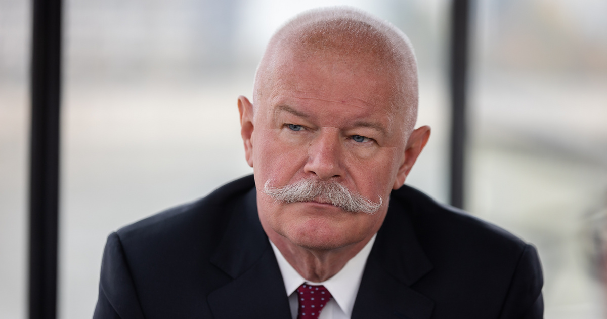 Index - Kultúr - Csák János az Operaház vesztes pályázóival fotózkodott ...