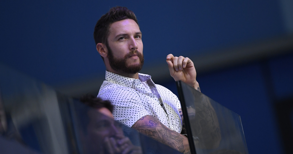 Index - Kultúr - Shane Tusup olló alá fekszik