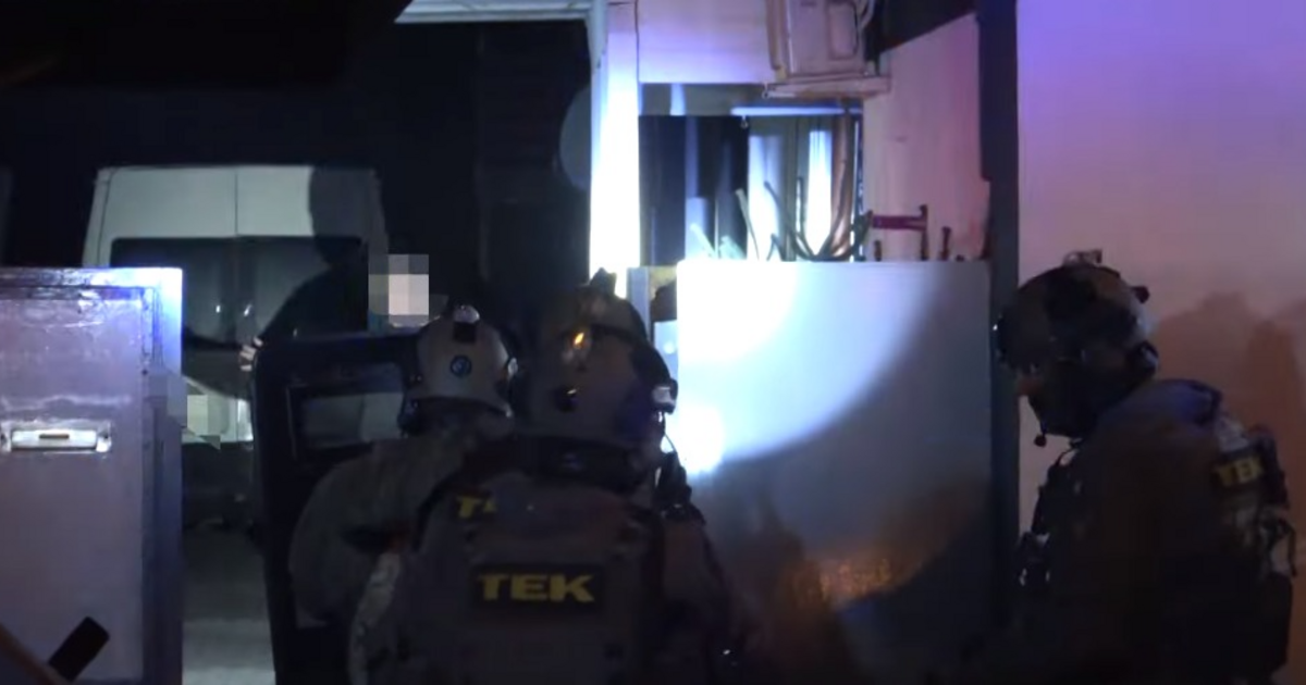 Index - Belföld - Lecsapott a TEK, több embert is elkaptak a kommandósok