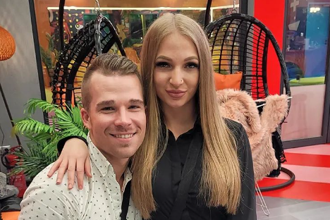 Index - Mindeközben - Közös tetkót csináltatott a VV 11 szerelmespárja ...