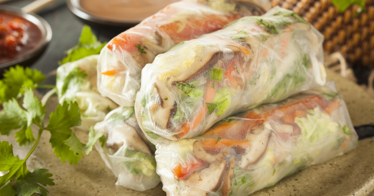 Zöldséges tavaszi tekercs: rizslapba töltsd a frissítő tölteléket ...