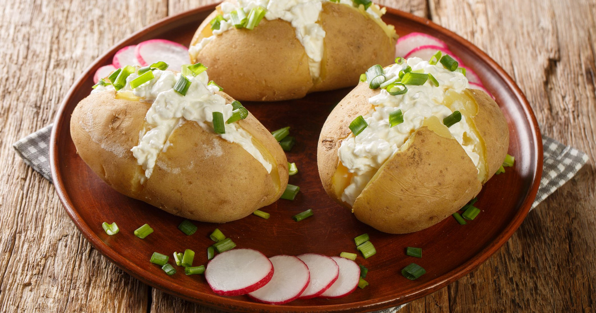 Nagypénteki héjában sült krumpli túróval töltve: nem hiányzik belőle a ...
