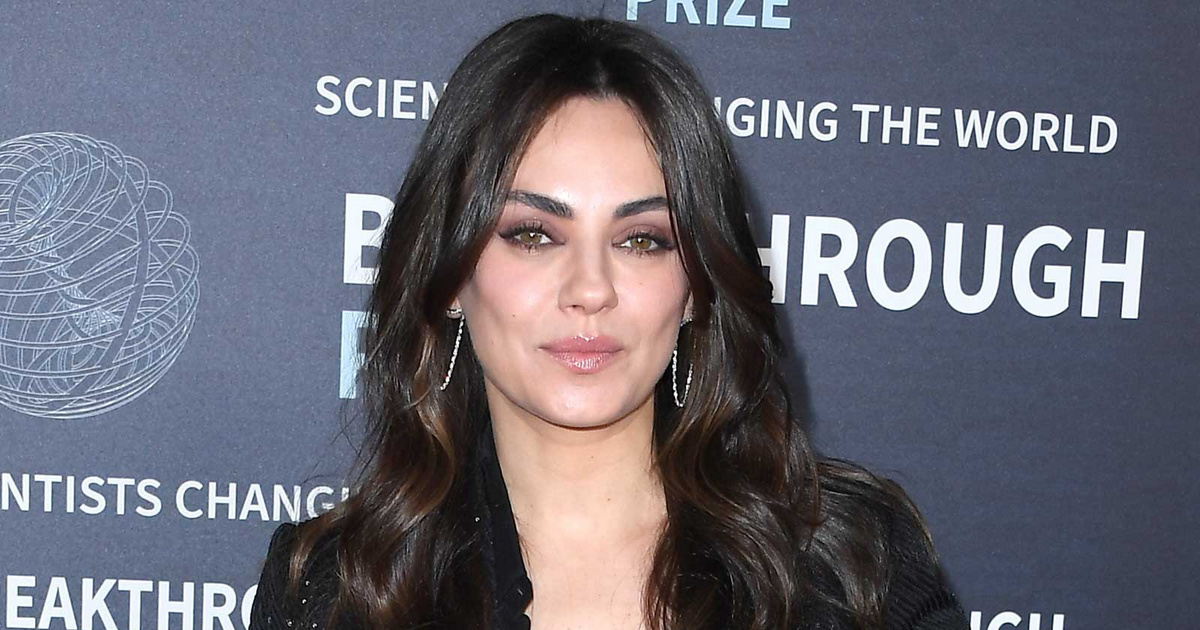 Mila Kunis totál átlátszó blúzban ment a díjátadóra: Ashton Kutcher sem ... Mila Kunis totál átlátszó blúzban ment a díjátadóra: Ashton Kutcher sem ...