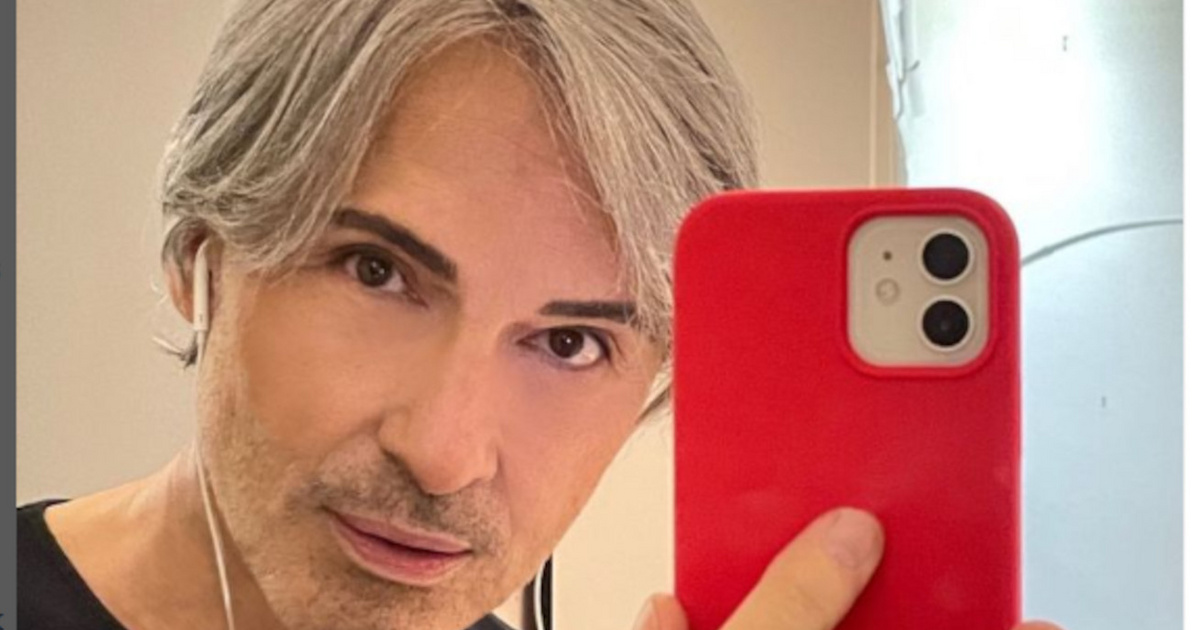 Náray Tamás pink hajjal: a 64 éves sztár bevállalós fotókat posztolt ...