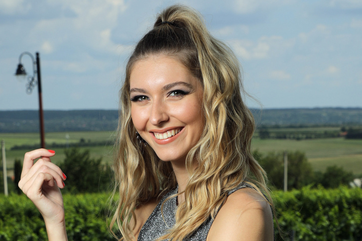 Index - Mindeközben - Puskás-Dallos Bogi megmutatta szépen gömbölyödő ...