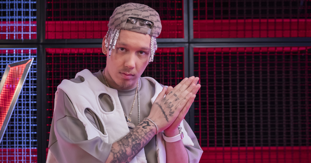 Manuel egy szőke bombázóval fotózkodott az ágyból: a Voice coacha egy ...