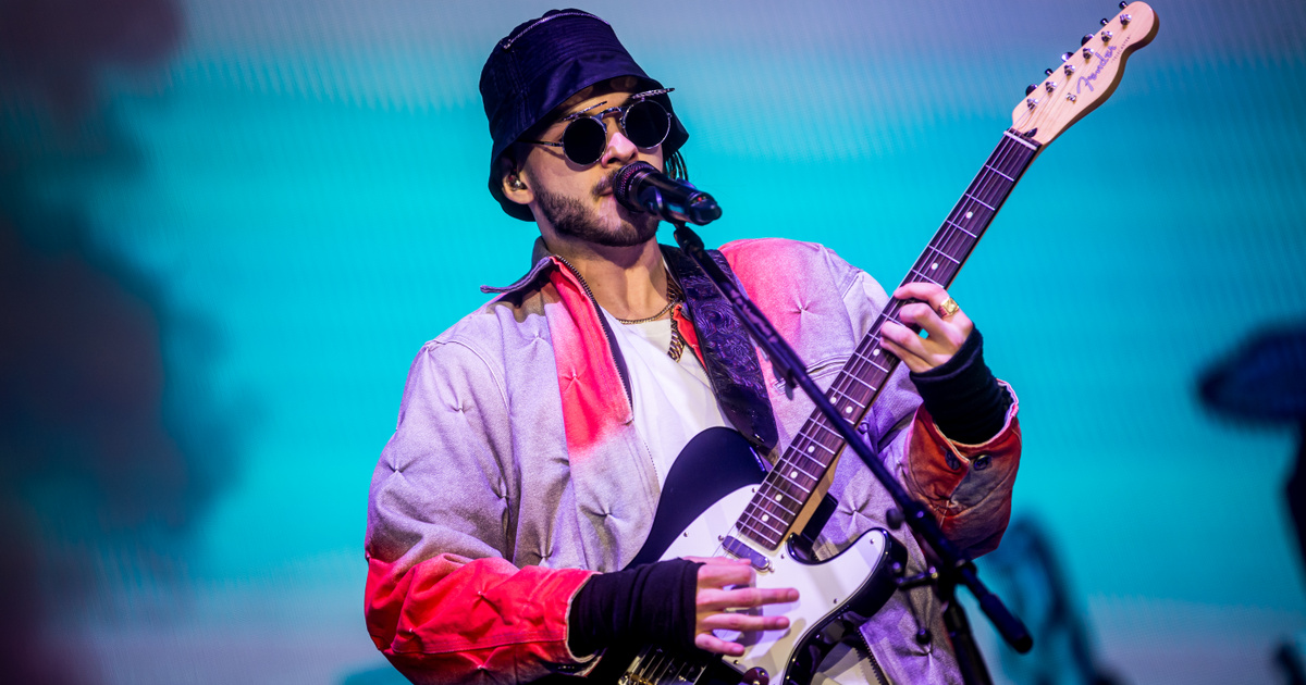 Mit tudsz Azahriah-ról, napjaink egyik legnépszerűbb hazai előadójáról ...