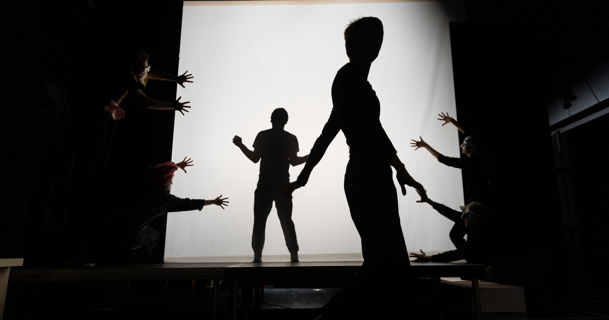 Index - Kultúr - Bármennyire szomorú is, így válik egy fiatal lány ...