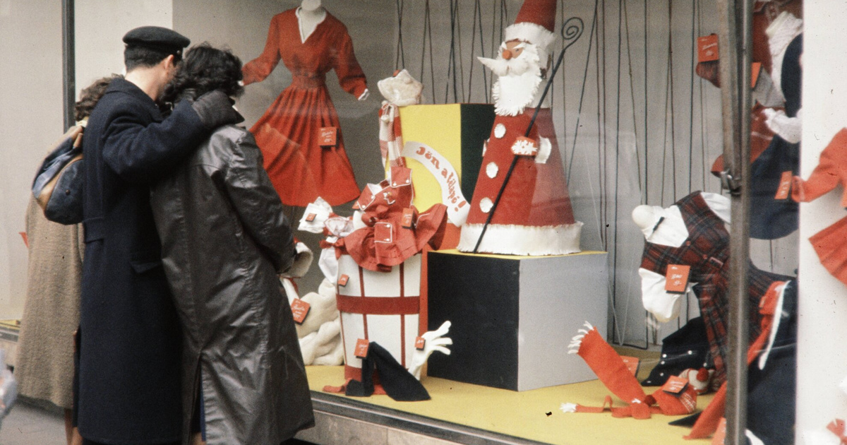 Vintage Christmas window displays back in the day - English - We love ...