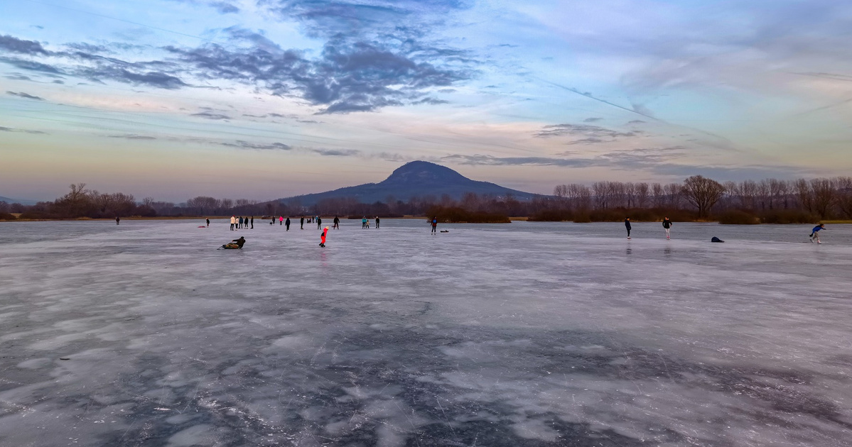 Ezen a balatoni helyen úgy befagyott a víz, hogy hétvégén beindult a ...