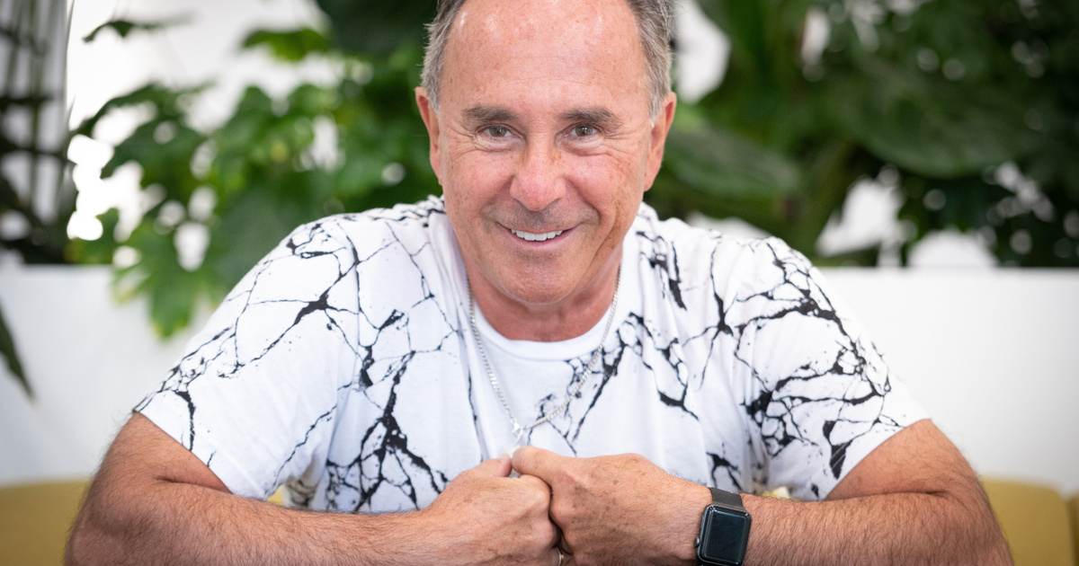 Ők Varga Miklós 23 éves ikrei: a színészt mindkét gyereke követi a ...