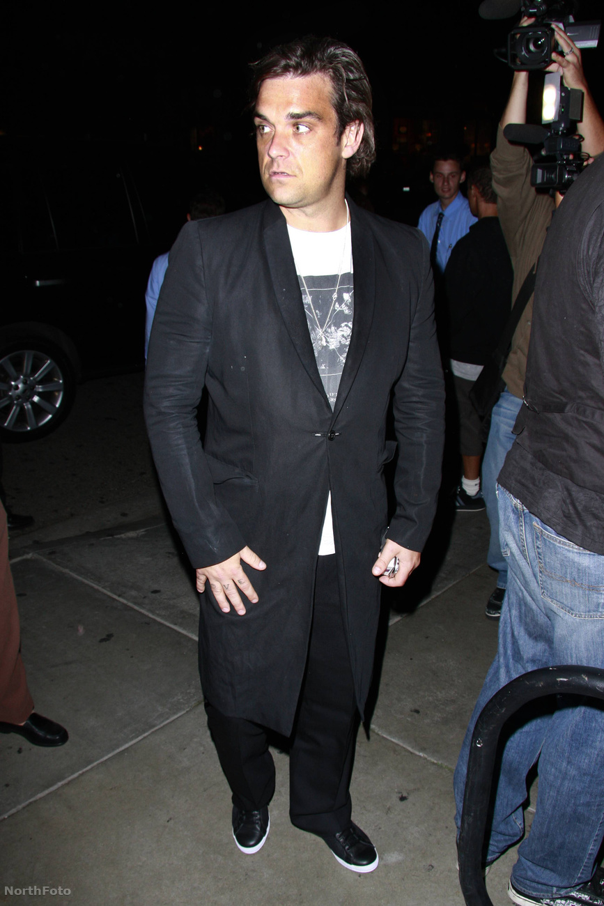 Velvet - Celeb - Robbie Williams 40 éves korára elhízott apuka lett