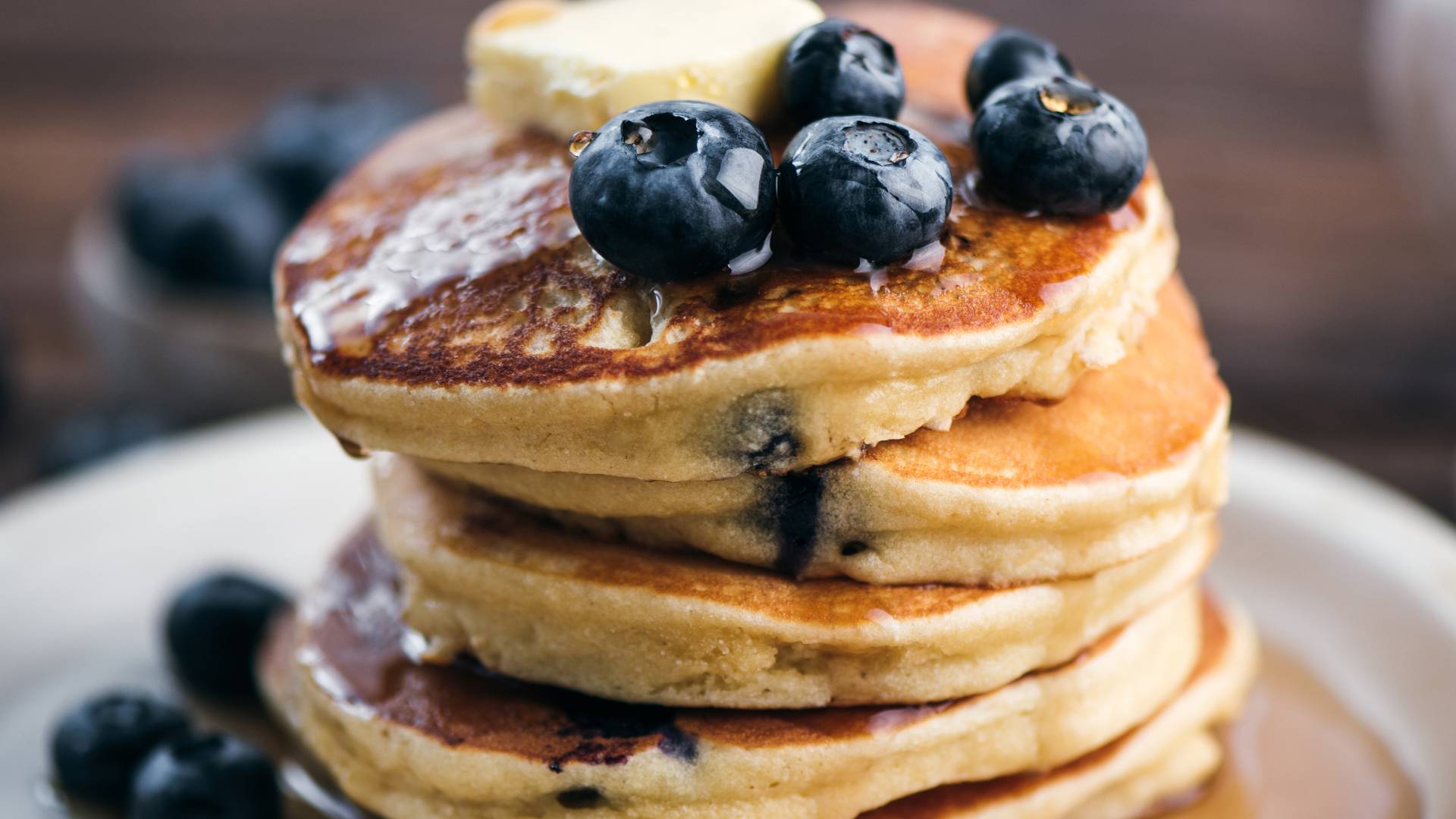 Áfonyás palacsinta cukormentesen: a tésztába sül a gyümölcs - Receptek ...