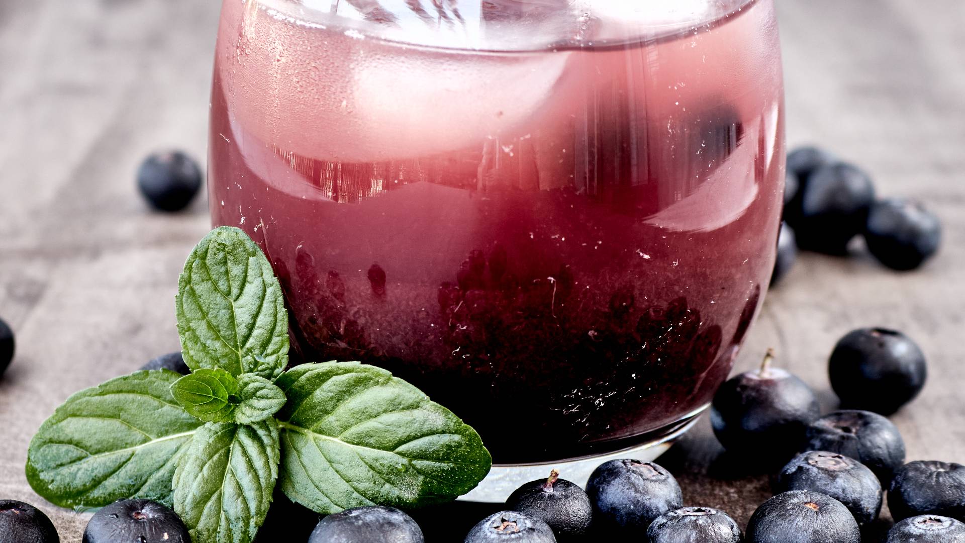 Hűsítő, nyári áfonyás koktél: gin az alapja - Receptek | Sóbors