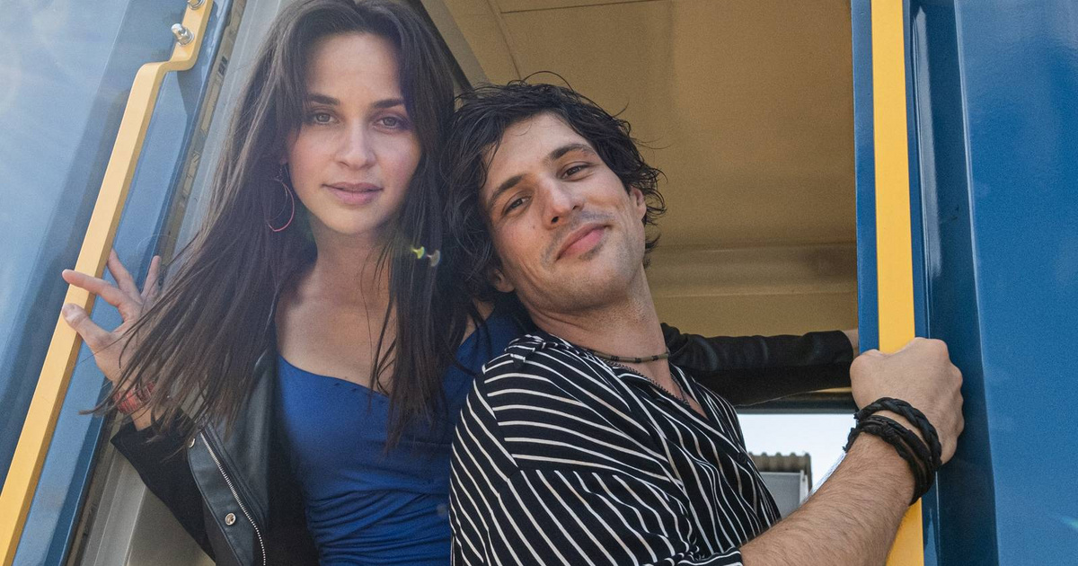 A Reggeli műsorvezetője és A mi kis falunk színésznője szerelmes fotón ...