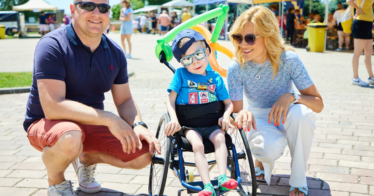 Index - Belföld - Gyulán jótékonykodott Várkonyi Andrea