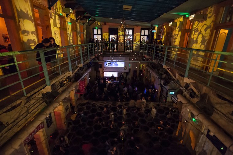 Index - Kultúr - Rendes buli a bulinegyedben