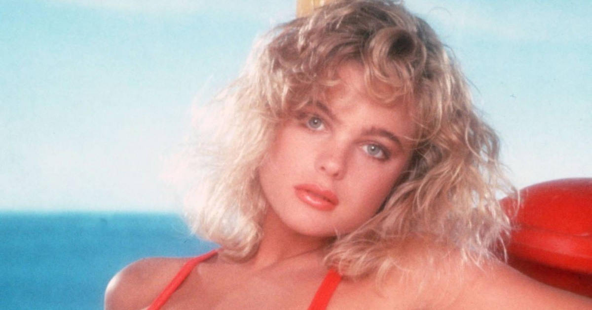 A Baywatch szexi Shaunijára rá sem ismerni: az 54 éves Erika Eleniak így kitetováltatta magát ...