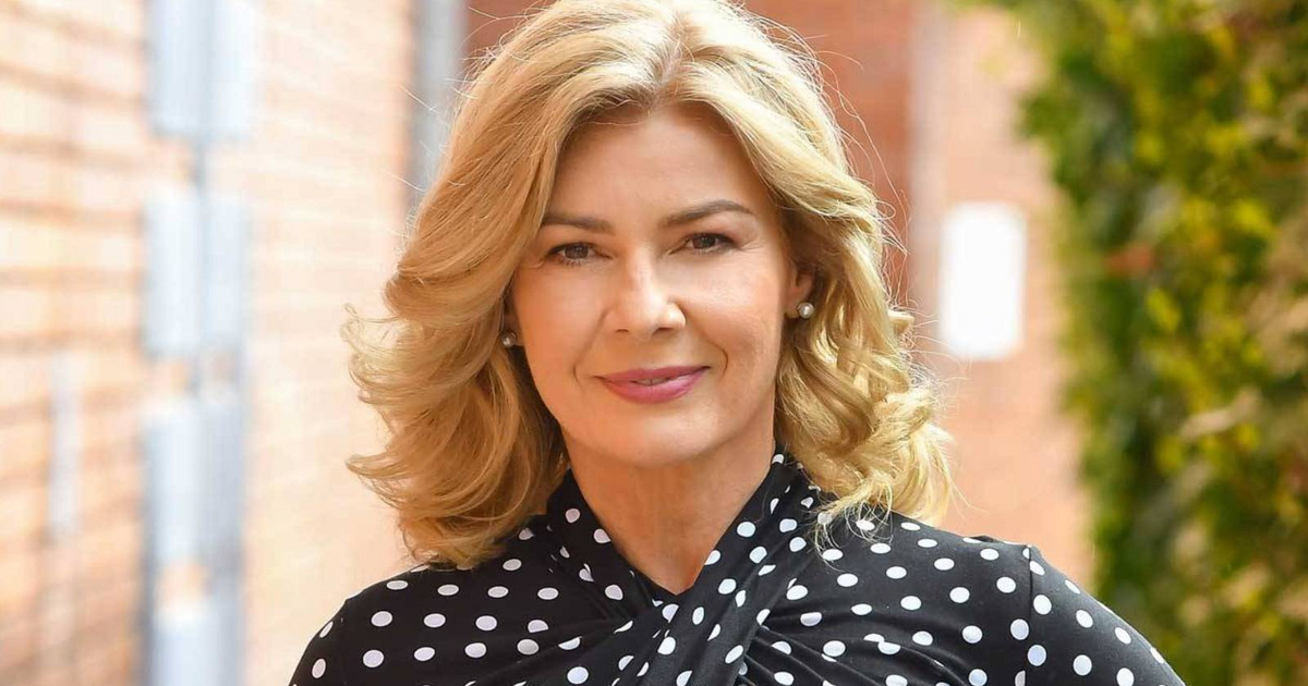 Az 54 éves Barta Sylvi bikiniben jelentkezett be az élő adásba ...