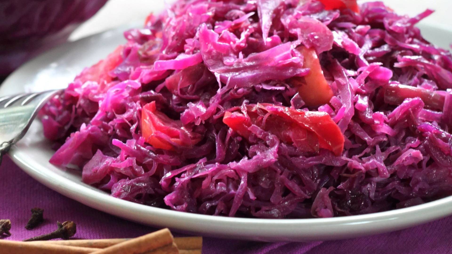 Almával párolt káposzta: a bortól még zamatosabb - Receptek | Sóbors