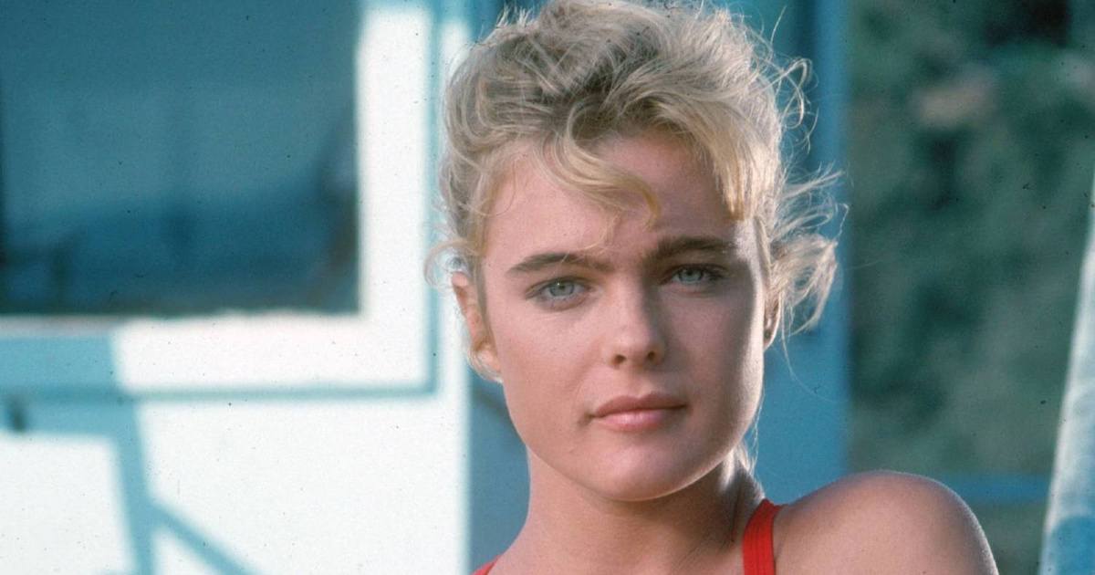 Erika Eleniak a Baywatch szexi bombázója volt: 18 éves lánya fekete szépség - Világsztár | Femina