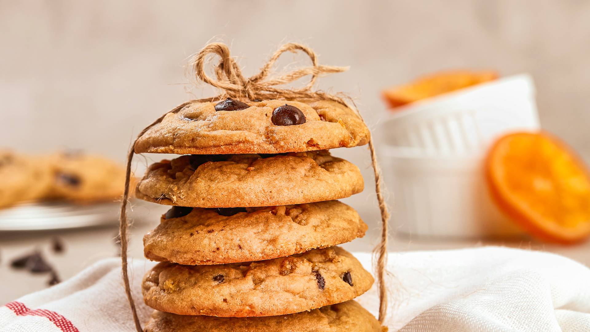 Csokis-narancsos keksz: ennek ott a helye a sütisdobozban - Receptek ...