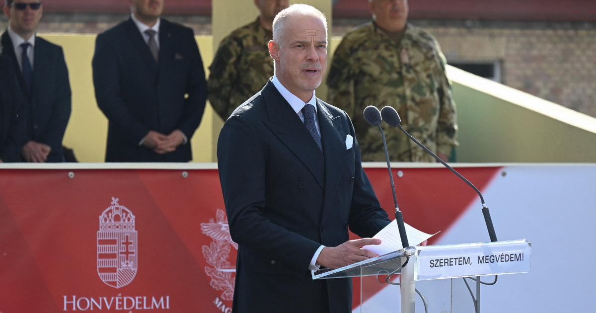 Index - Belföld - Szalay-Bobrovniczky Kristóf egy katonai sírnál járt, és fontos dolgot kért a ...